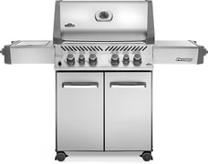 Napoleon Grills vs Weber - Review and Comparison of Two Top Models